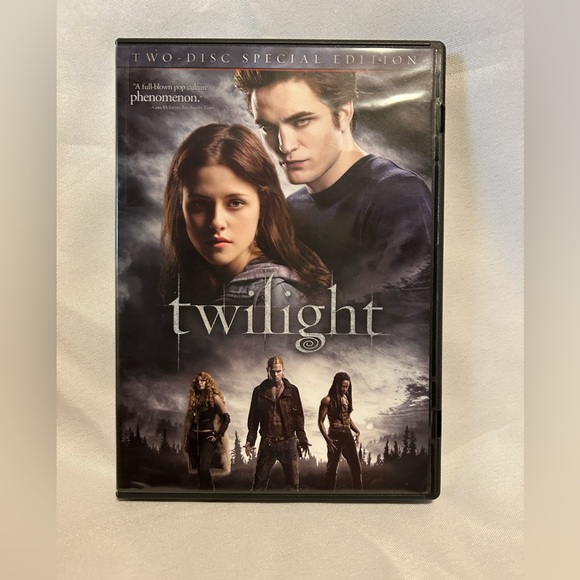 Hot Topic | Media | Hot Topic Twilight 2set Dvd W Rare Collectible Film ...